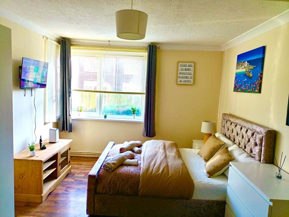 53 M² Apartment ∙ 2 Bedrooms ∙ 4 Guests - Telford