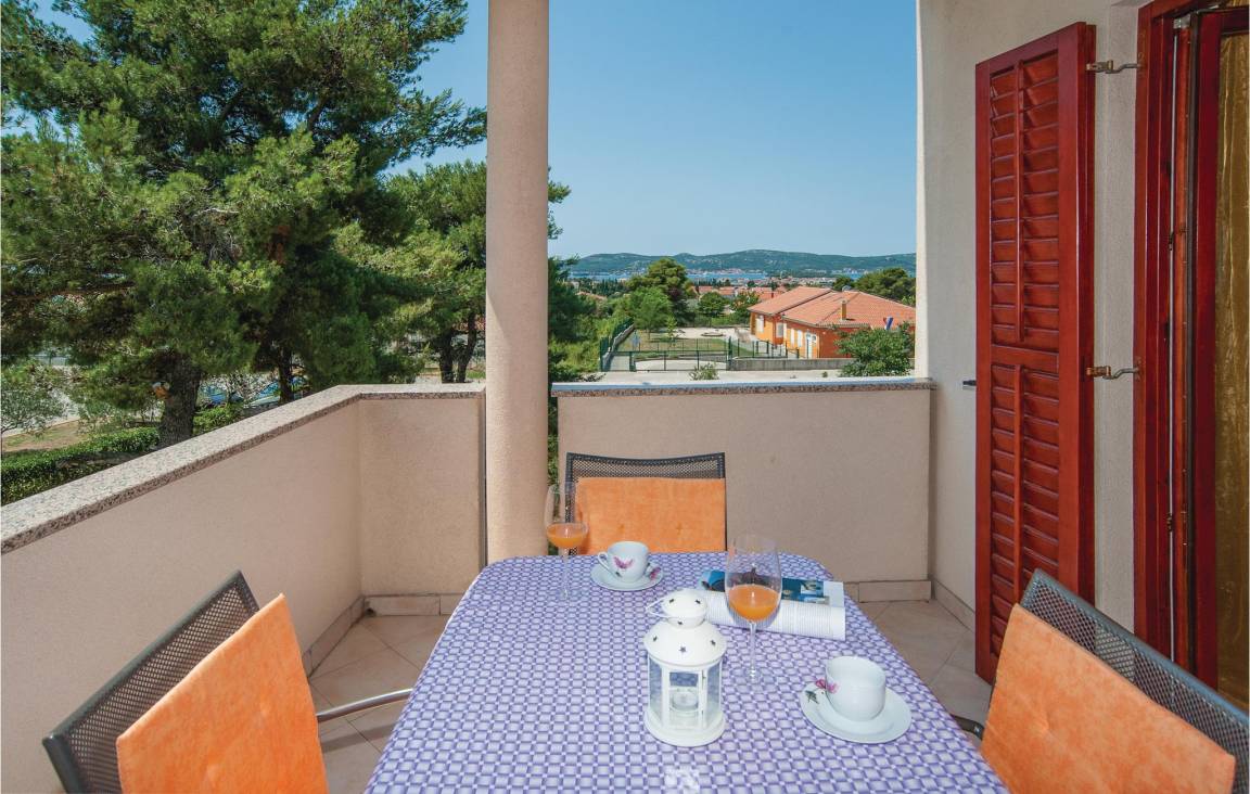 78 M² Ferienwohnung ∙ 3 Schlafzimmer ∙ 6 Gäste - Biograd na Moru