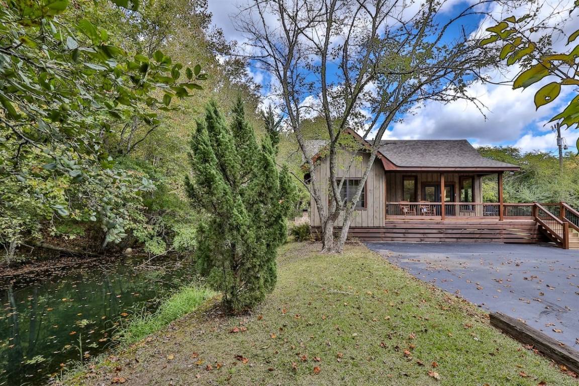 Cabin ∙ 2 Bedrooms ∙ 4 Guests - Georgia, GA