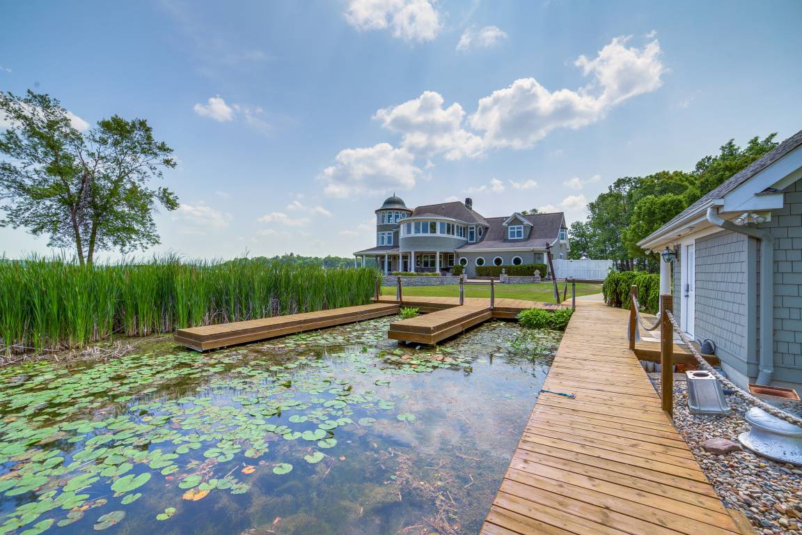241 M² House ∙ 2 Bedrooms ∙ 11 Guests - Jackson, MI