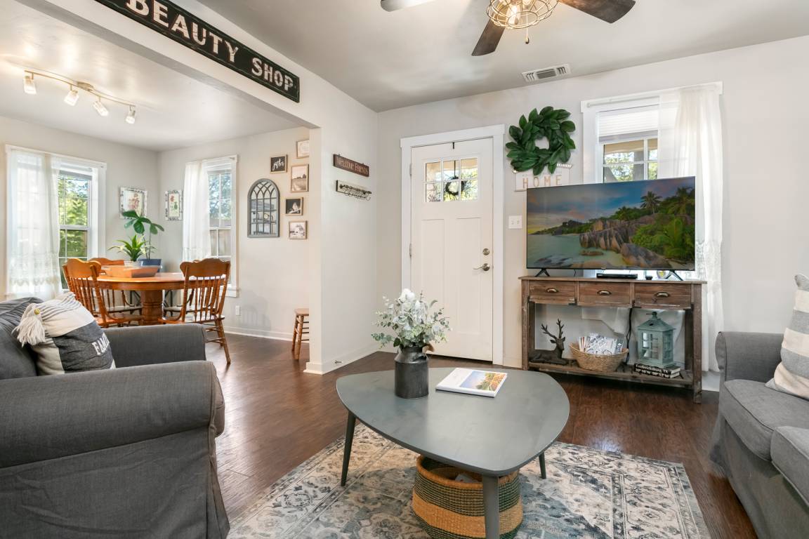 86 M² Cottage ∙ 2 Bedrooms ∙ 4 Guests - Fredericksburg, TX