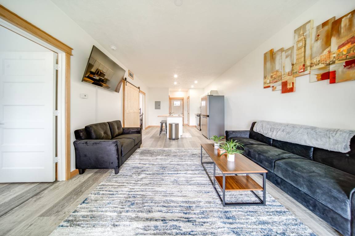 83 M² Apartment ∙ 2 Bedrooms ∙ 4 Guests - Erie, PA
