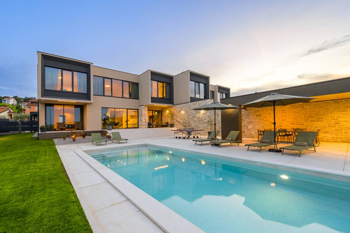 250 M² Villa ∙ 3 Bedrooms ∙ 8 Guests - Rovinj