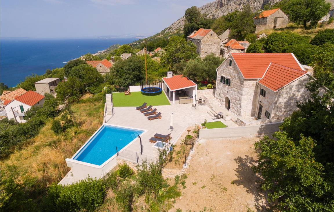 130 M² House ∙ 3 Bedrooms ∙ 6 Guests - Podstrana