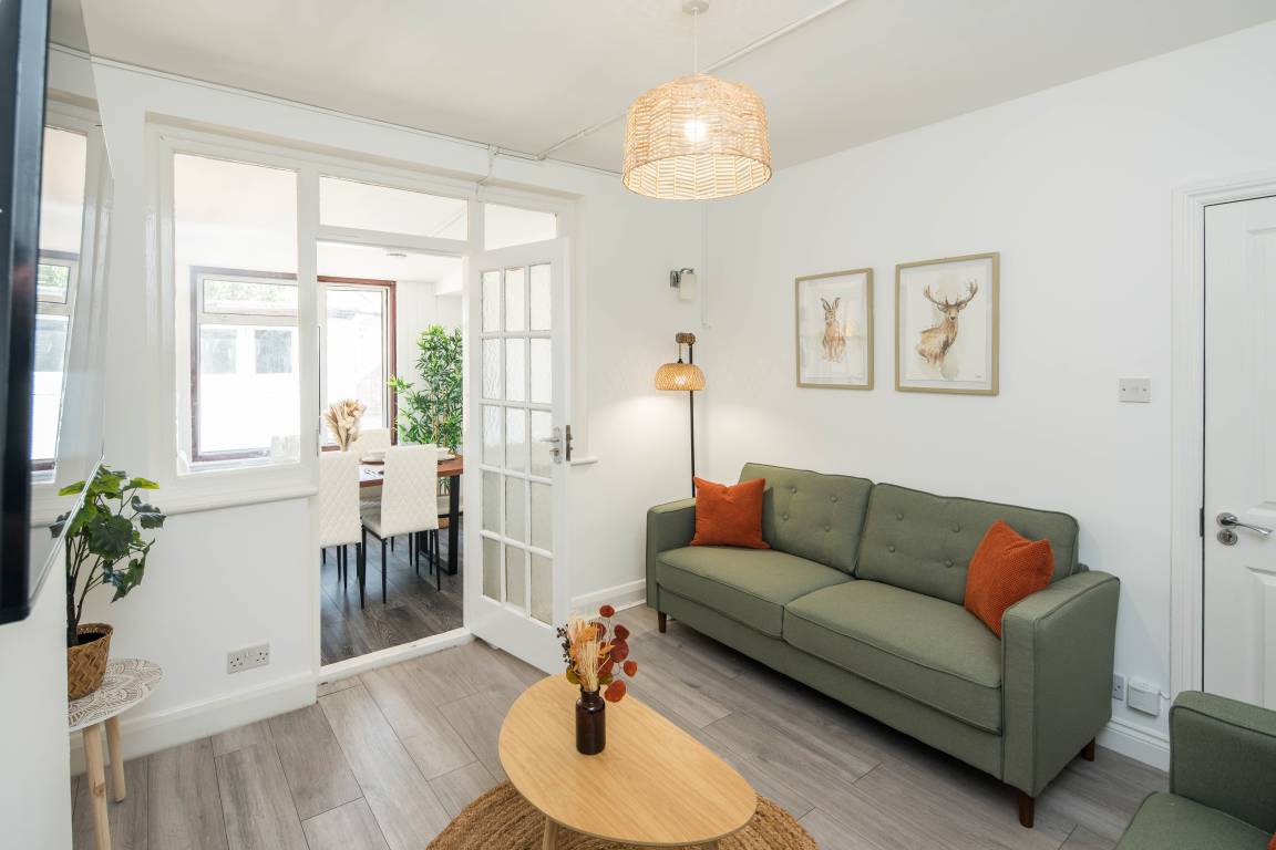 98 M² House ∙ 4 Bedrooms ∙ 8 Guests - Twickenham