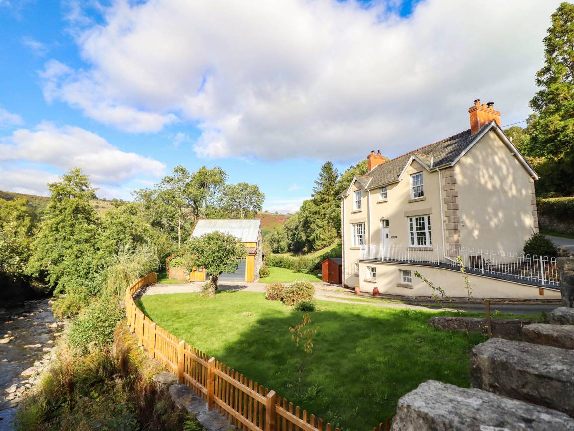 Cottage ∙ 4 Bedrooms ∙ 8 Guests - Llangollen