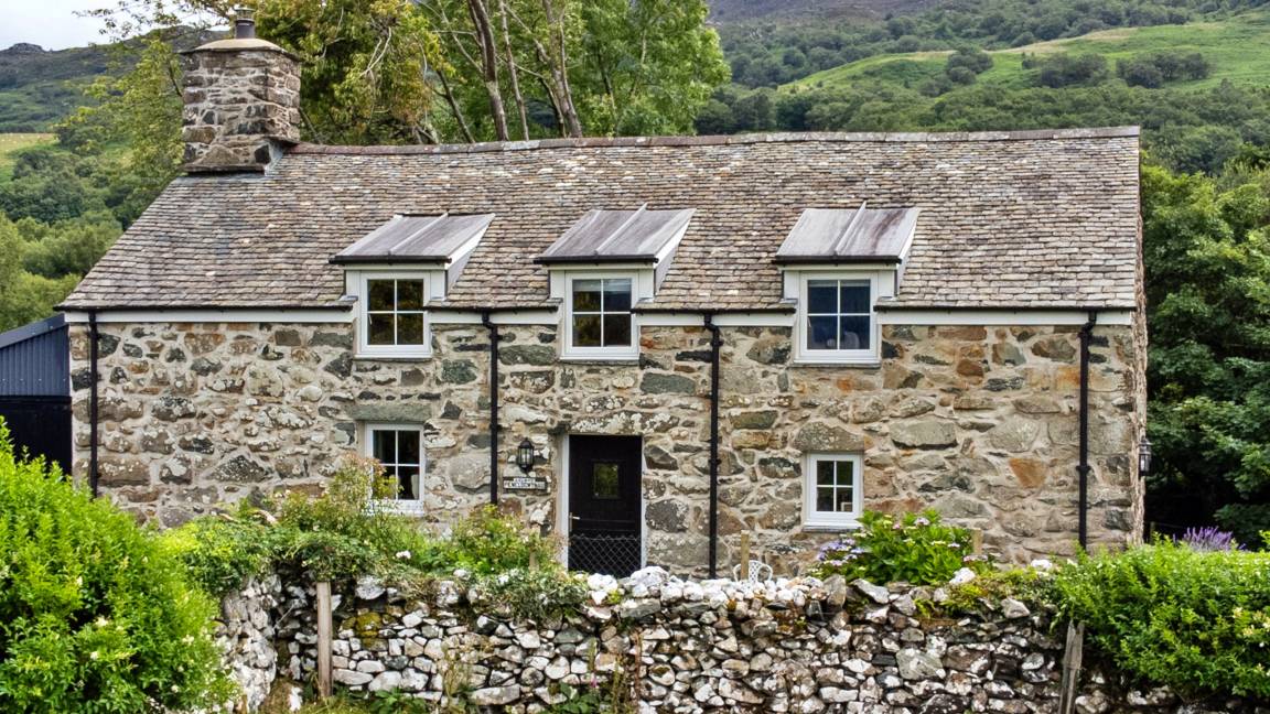 140 M² Cottage ∙ 2 Bedrooms ∙ 4 Guests - Dolgellau