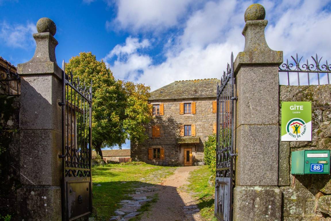 100 M² Gîte ∙ 3 Chambres ∙ 6 Personnes - Lac de Naussac