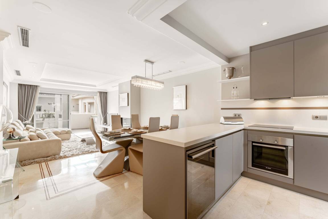 90 M² Apartamento ∙ 3 Habitaciones ∙ 6 Huéspedes - San Pedro, España