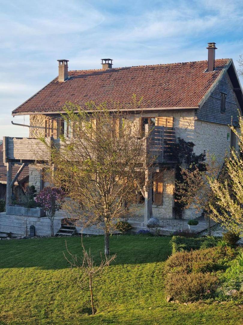 120 M² Gîte ∙ 3 Chambres ∙ 8 Personnes - Ain