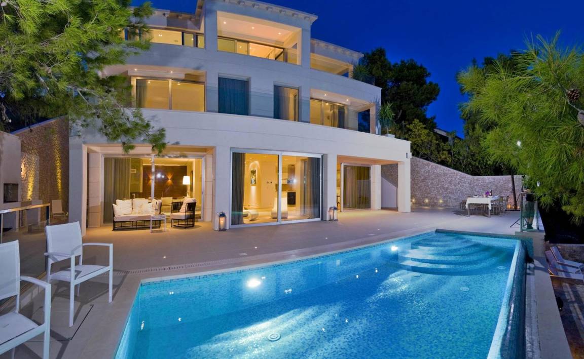 Villa ∙ 4 Bedrooms ∙ 9 Guests - Hvar