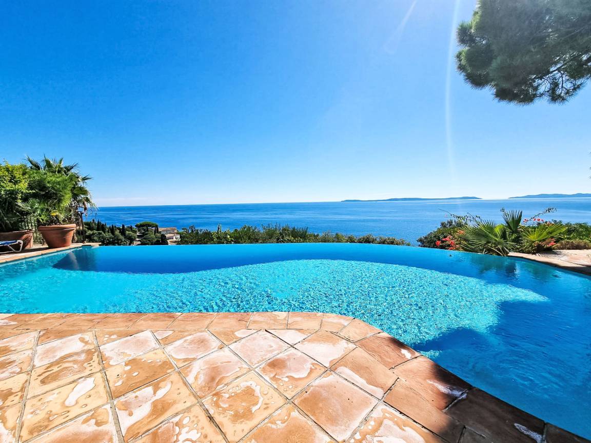 320 M² Maison De Vacances ∙ 6 Chambres ∙ 12 Personnes - Le Lavandou