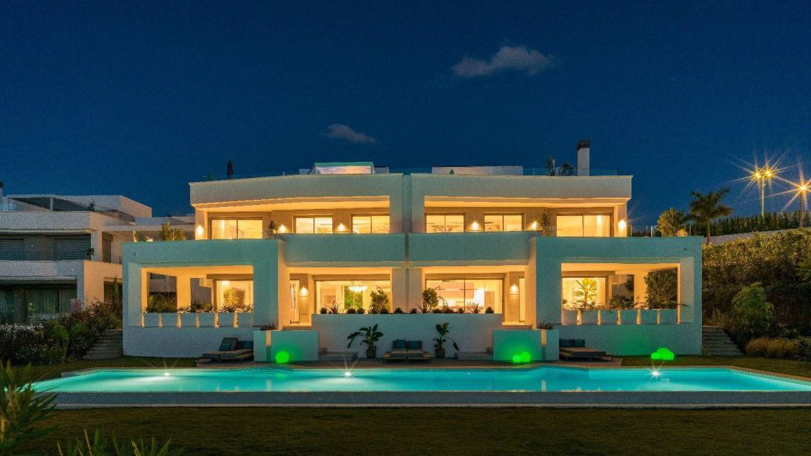 475 M² Villa ∙ 6 Bedrooms ∙ 11 Guests - Marbella