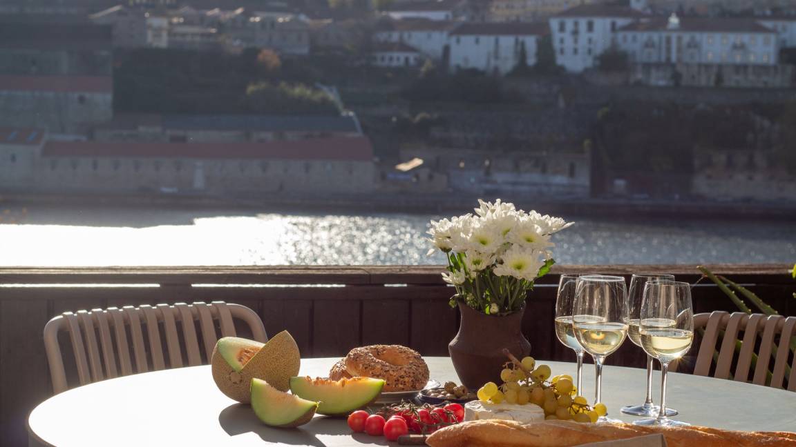 120 M² House ∙ 2 Bedrooms ∙ 5 Guests - Porto