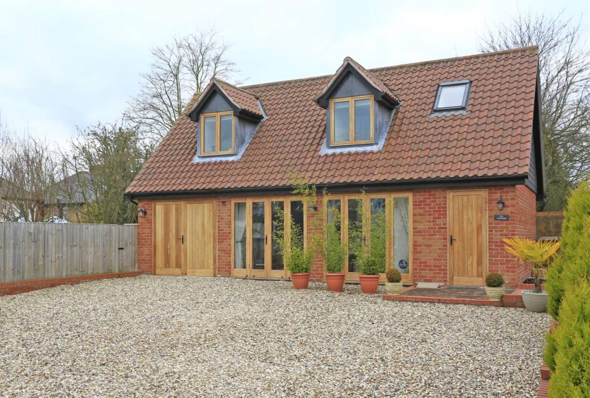 Cottage ∙ 2 Bedrooms ∙ 3 Guests - Essex