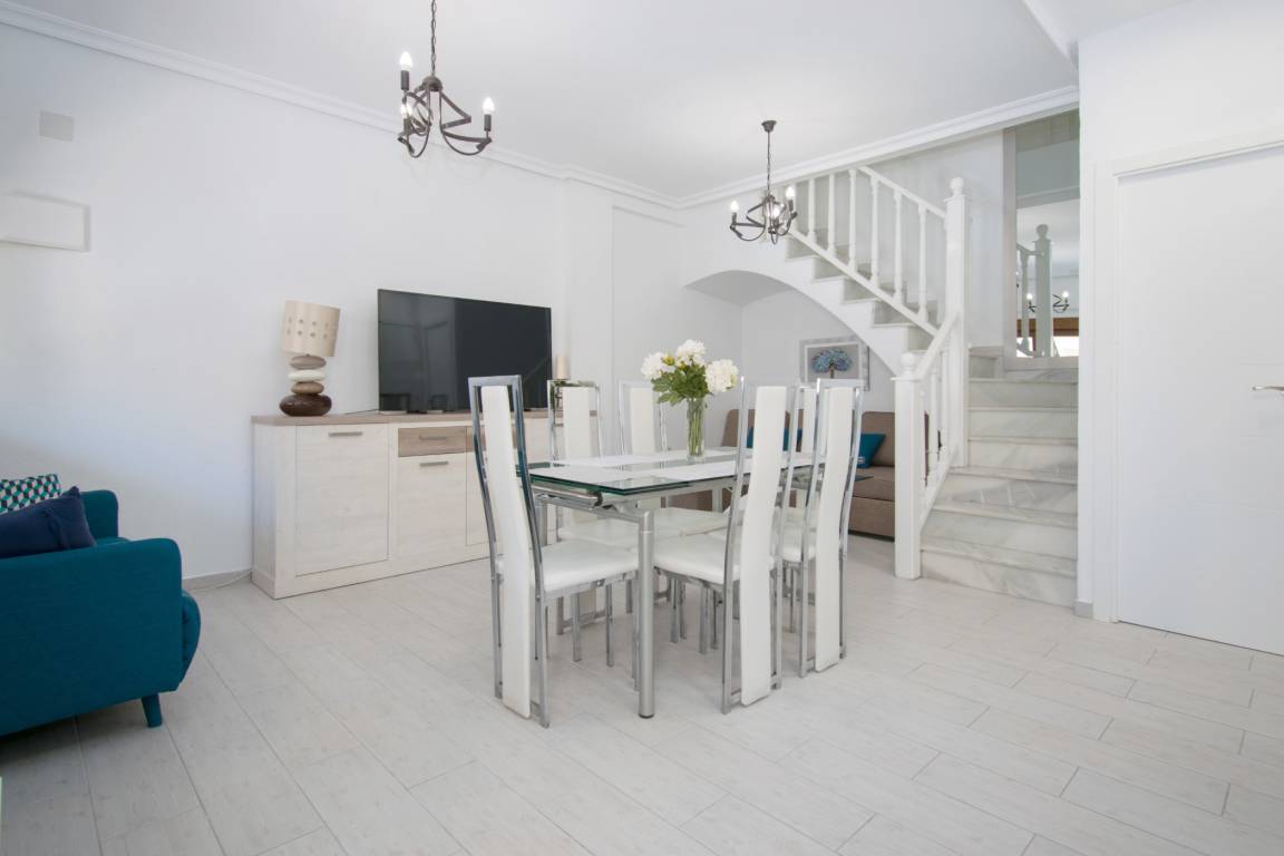 55 M² Bungalow ∙ 2 Makuuhuonetta ∙ 5 Vierasta - Torrevieja