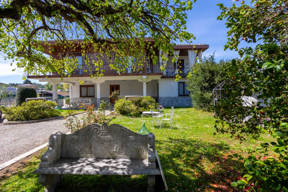 170 M² Villa ∙ 3 Bedrooms ∙ 6 Guests - Arona, Italy