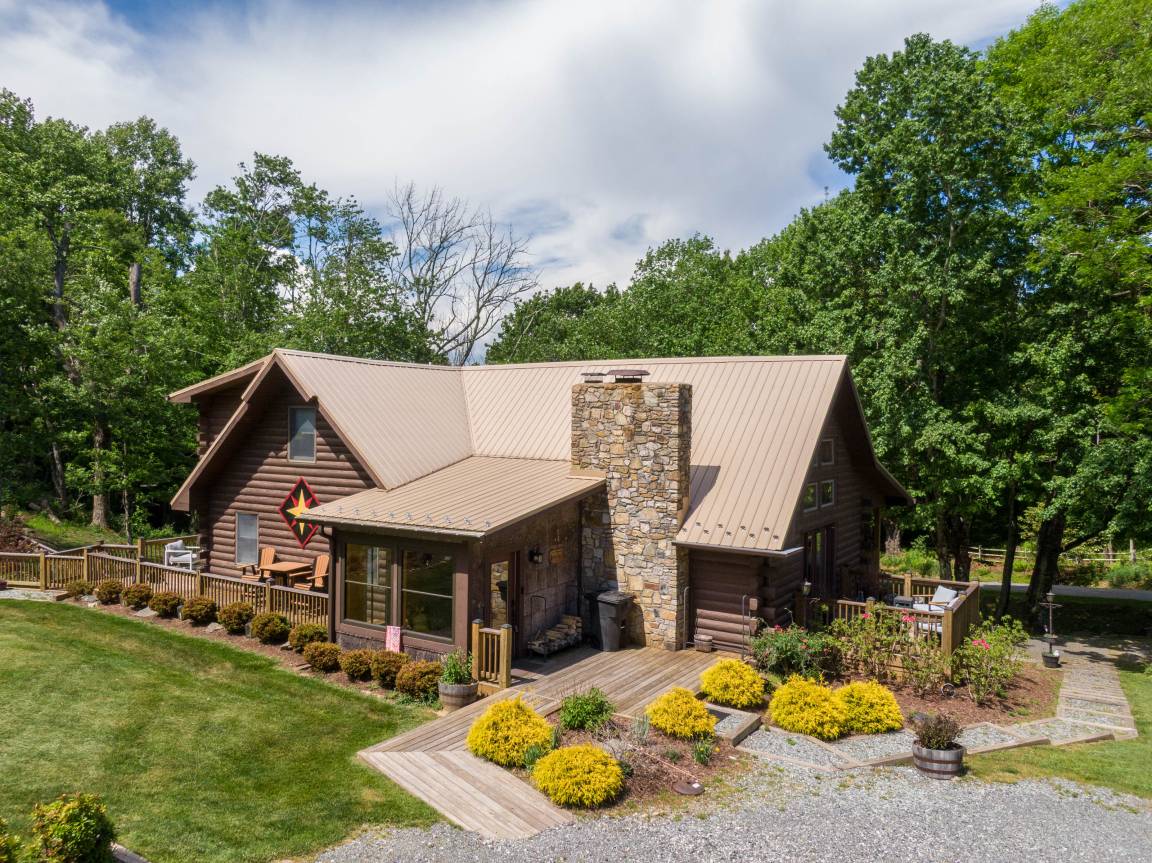 Cabin ∙ 3 Bedrooms ∙ 6 Guests - Boone, NC