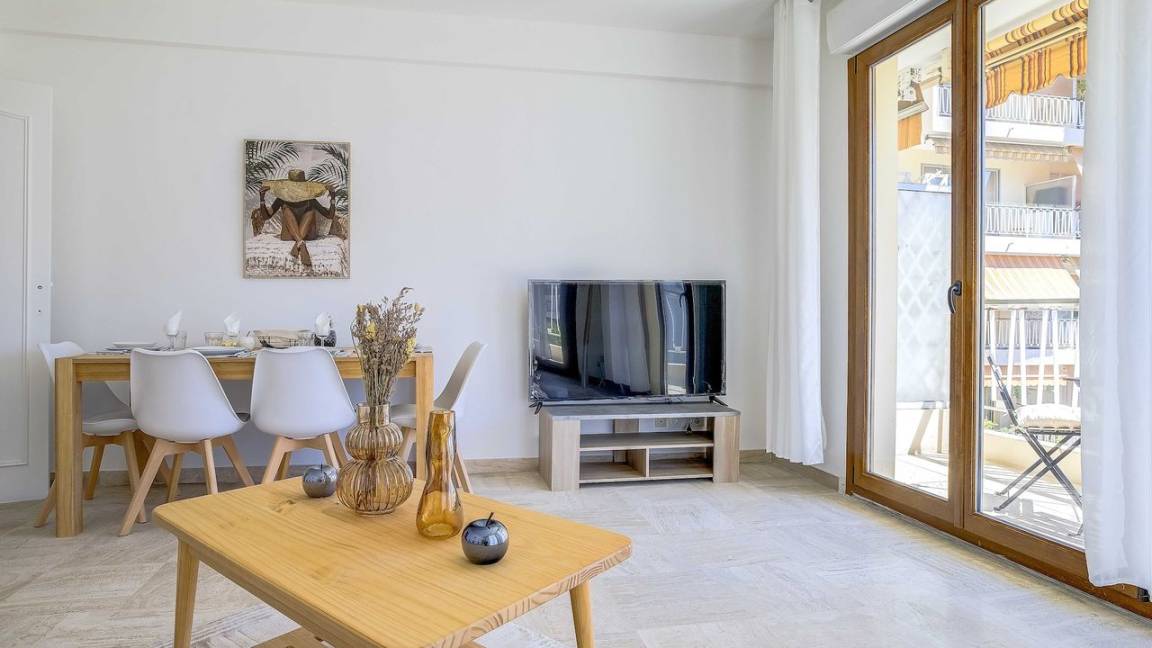 80 M² Appartement ∙ 2 Chambres ∙ 6 Personnes - Antibes