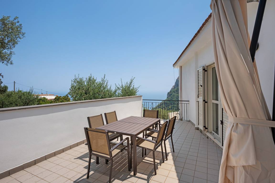 70 M² Apartamento ∙ 2 Habitaciones ∙ 5 Huéspedes - Sorrento