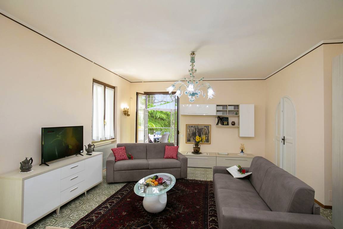 130 M² Villa ∙ 3 Bedrooms ∙ 8 Guests - Gardone Riviera