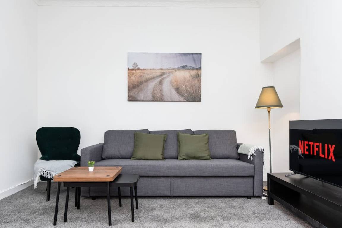 72 M² Apartment ∙ 2 Bedrooms ∙ 6 Guests - Blantyre