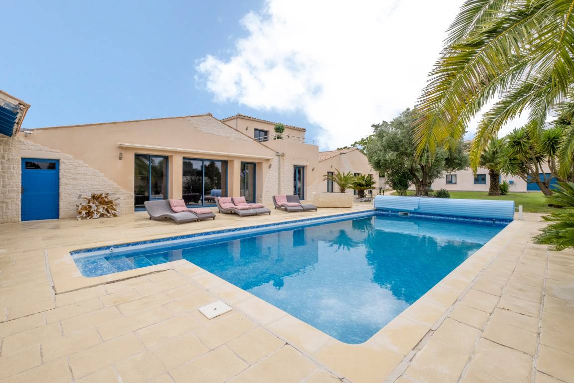 280 M² Villa ∙ 4 Chambres ∙ 10 Personnes - Rochefort, France