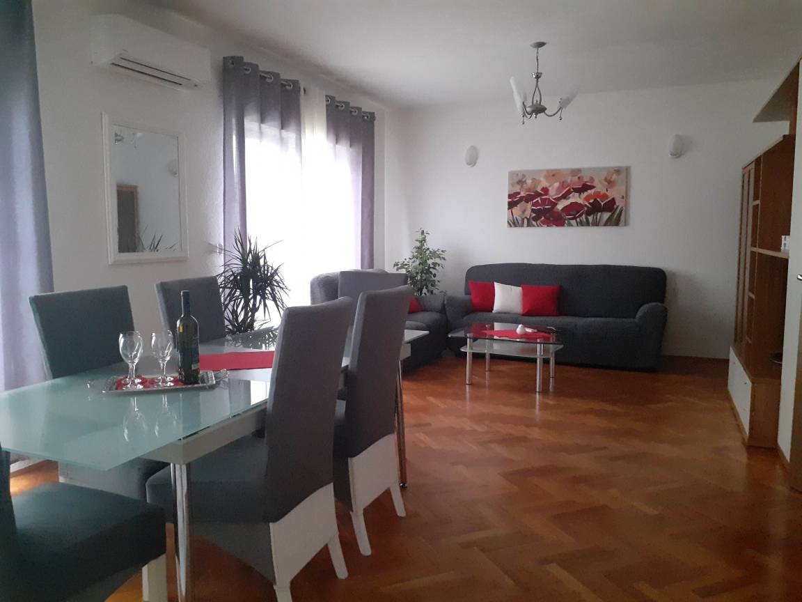 108 M² Apartment ∙ 3 Bedrooms ∙ 8 Guests - Split