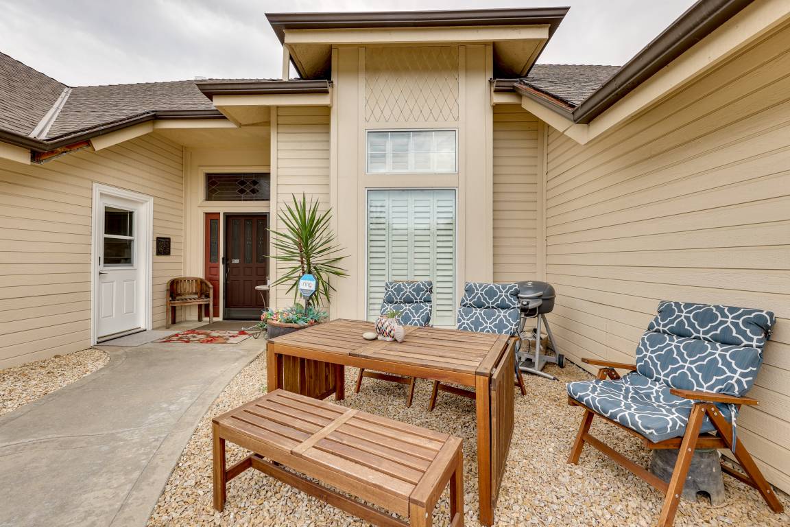 74 M² Apartment ∙ 2 Bedrooms ∙ 4 Guests - Fresno, CA