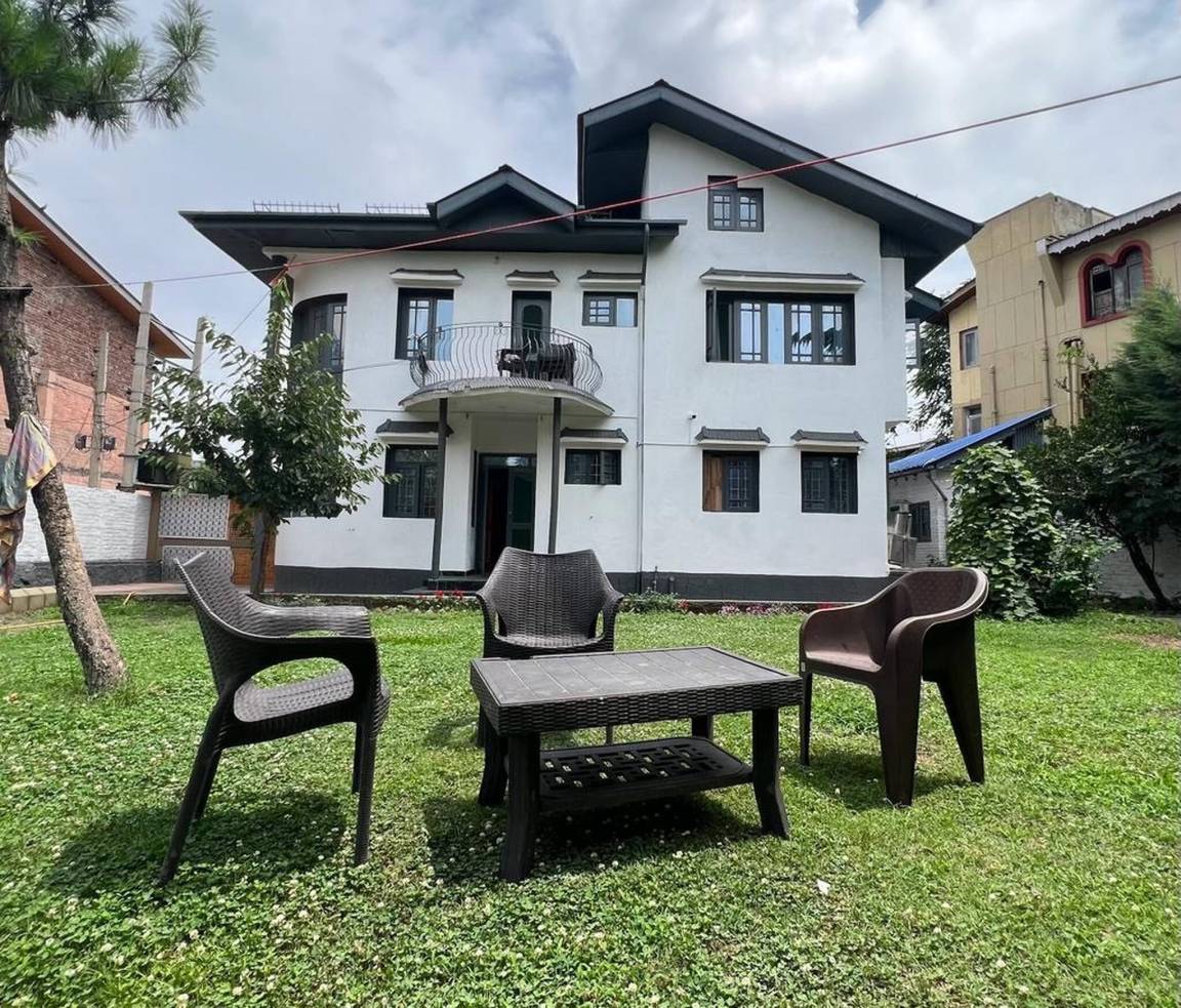 300 M² Villa ∙ 5 Bedrooms ∙ 10 Guests - Srinagar