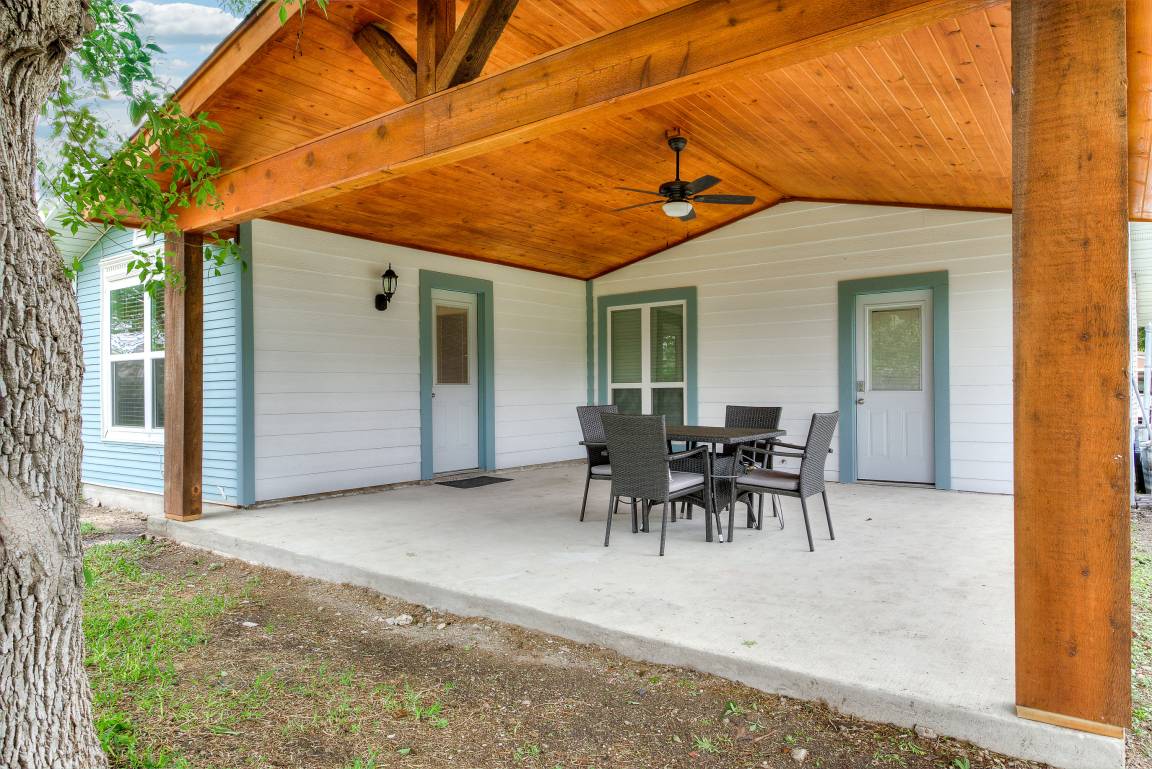 124 M² House ∙ 3 Bedrooms ∙ 6 Guests - Universal City, TX