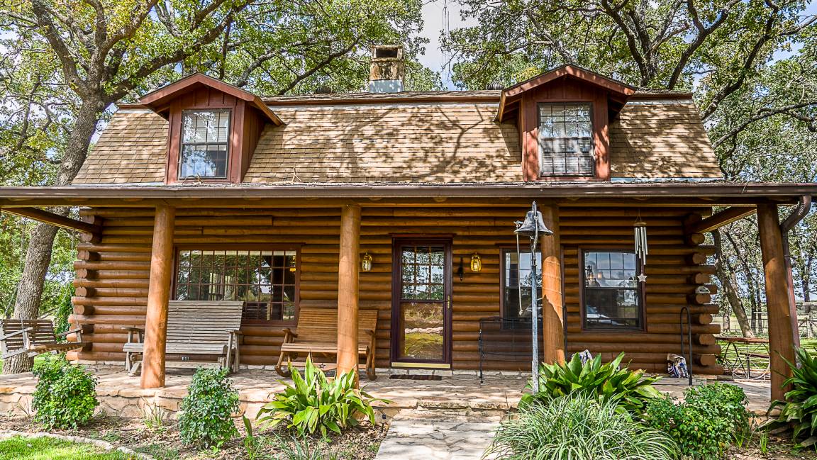 Cabin ∙ 6 Bedrooms ∙ 14 Guests - Fredericksburg, TX
