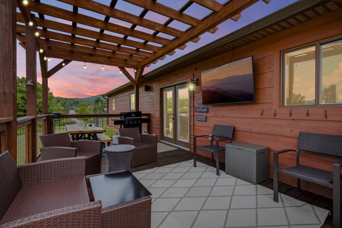Cabin ∙ 3 Bedrooms ∙ 12 Guests - Townsend, TN