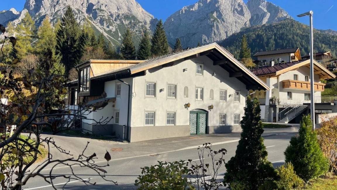 370 M² Ferienhaus ∙ 9 Schlafzimmer ∙ 26 Gäste - Ehrwald