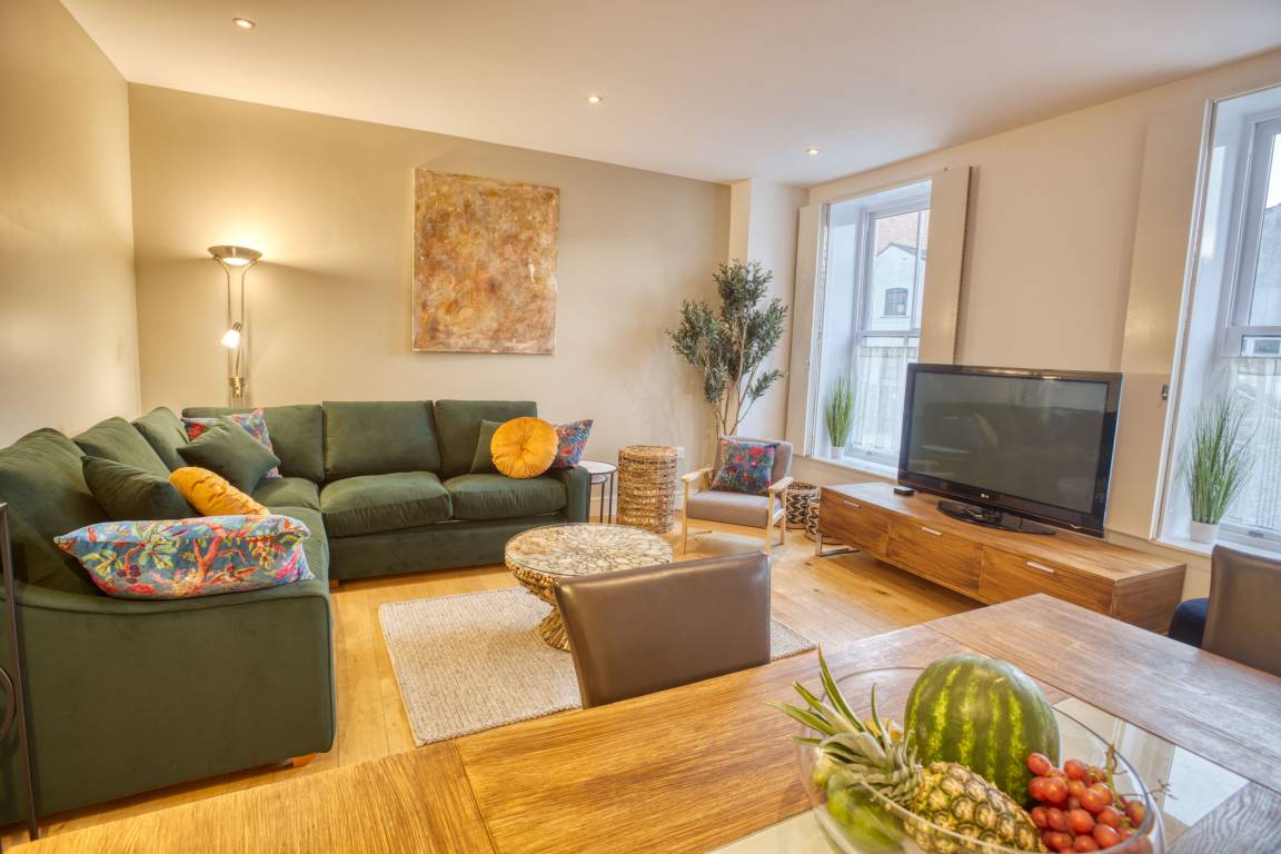 93 M² House ∙ 2 Bedrooms ∙ 6 Guests - Lincoln
