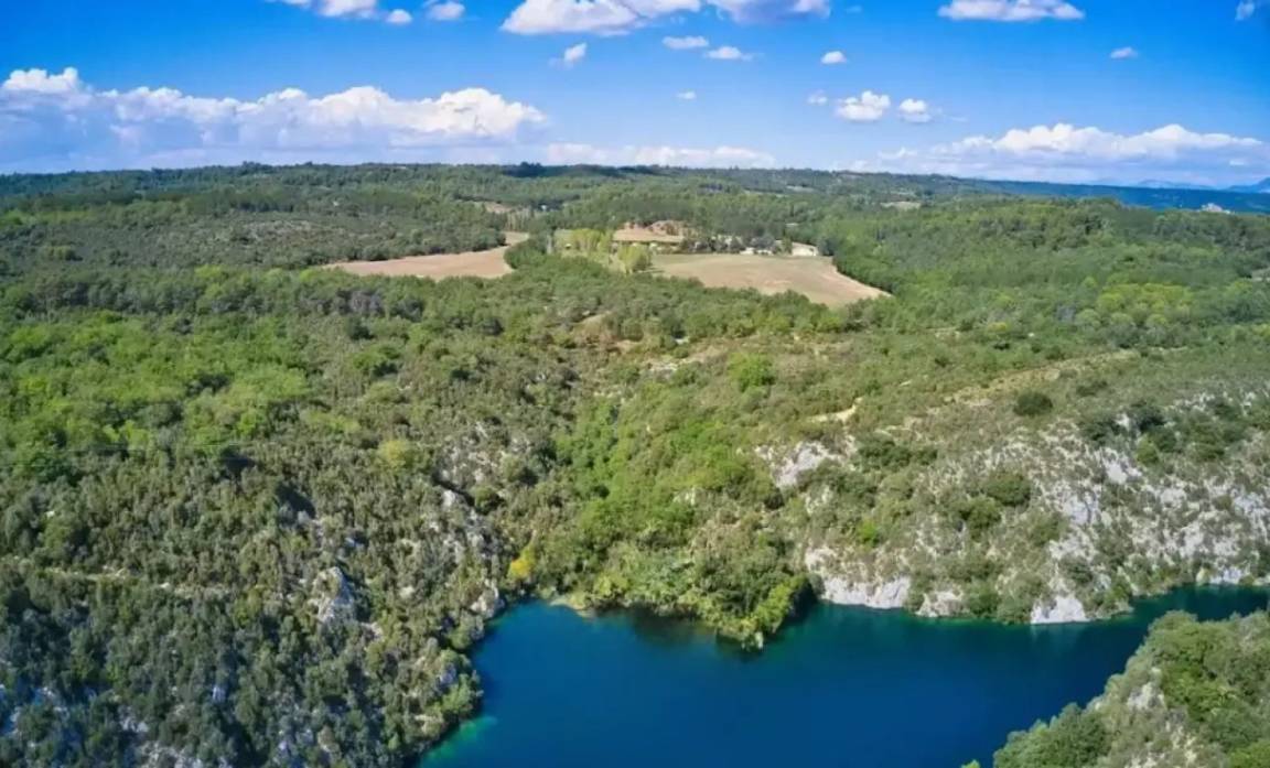 30 M² Camping ∙ 4 Personnes - Quinson