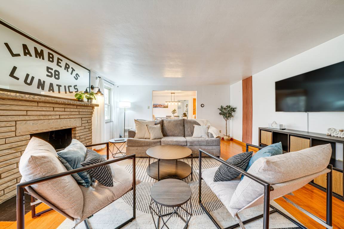 128 M² Apartment ∙ 2 Bedrooms ∙ 6 Guests - Pittsburgh