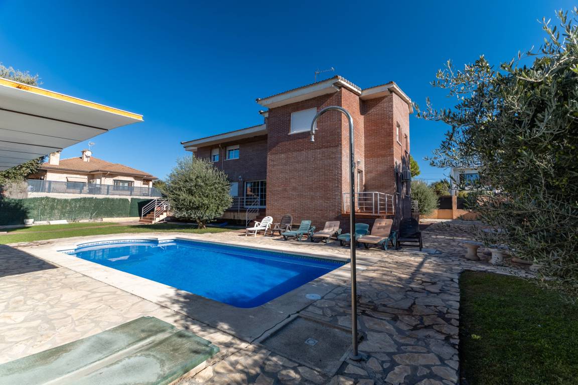400 M² Villa ∙ 10 Habitaciones ∙ 22 Huéspedes - Brunete