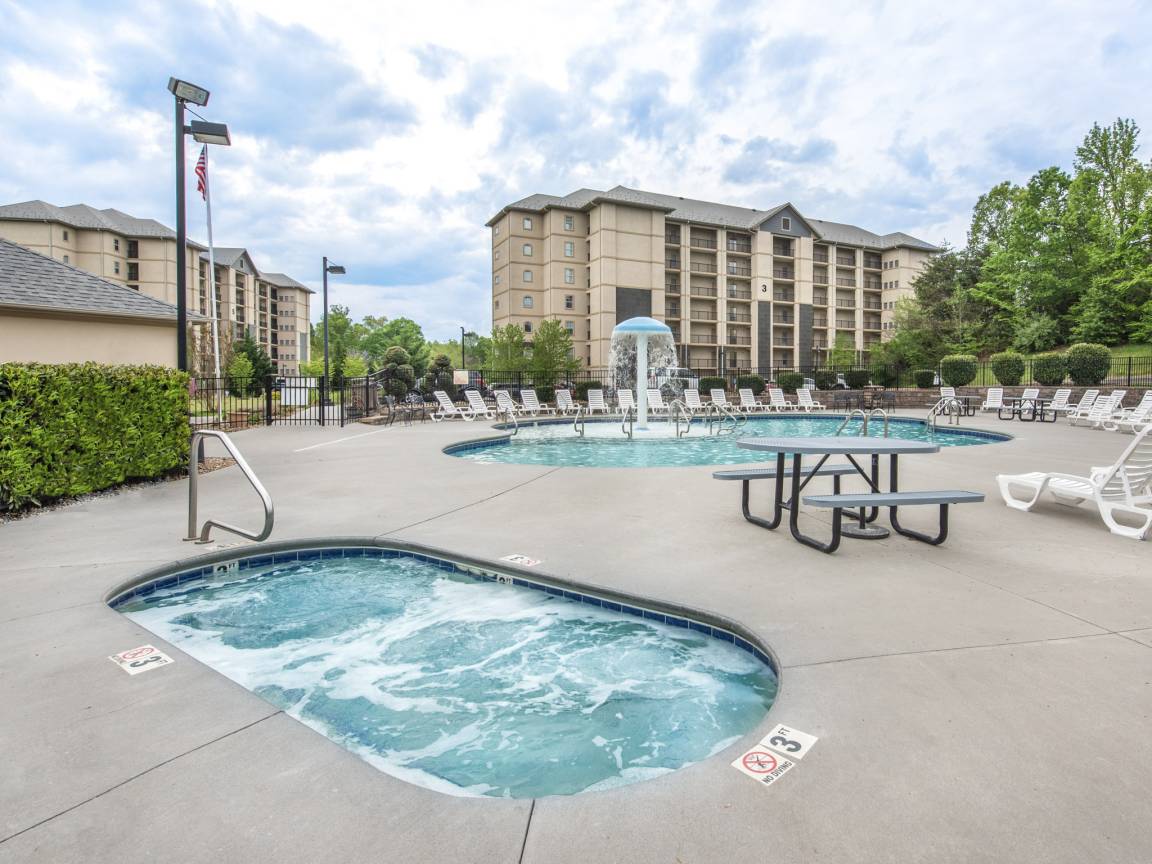 96 M² Condo ∙ 2 Bedrooms ∙ 6 Guests - Pigeon Forge, TN