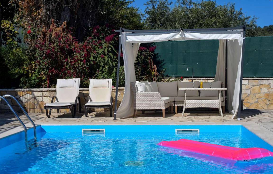 100 M² Villa ∙ 2 Bedrooms ∙ 4 Guests - Paxi