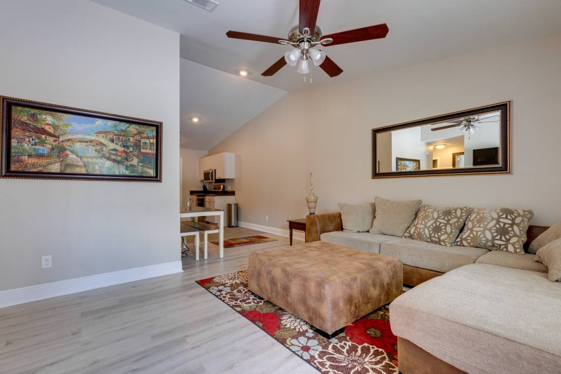92 M² Apartment ∙ 2 Bedrooms ∙ 4 Guests - Warrington, FL