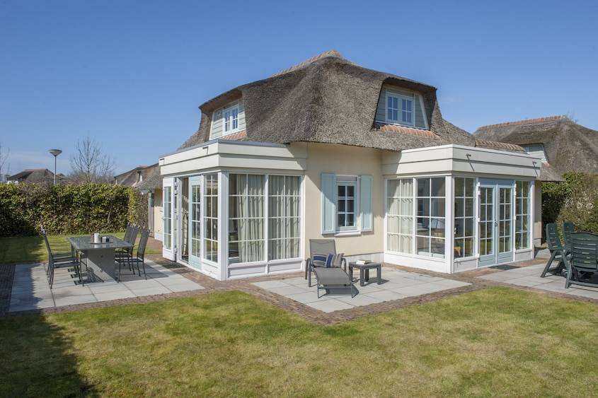 126 M² Bungalow ∙ 4 Bedrooms ∙ 8 Guests - Domburg