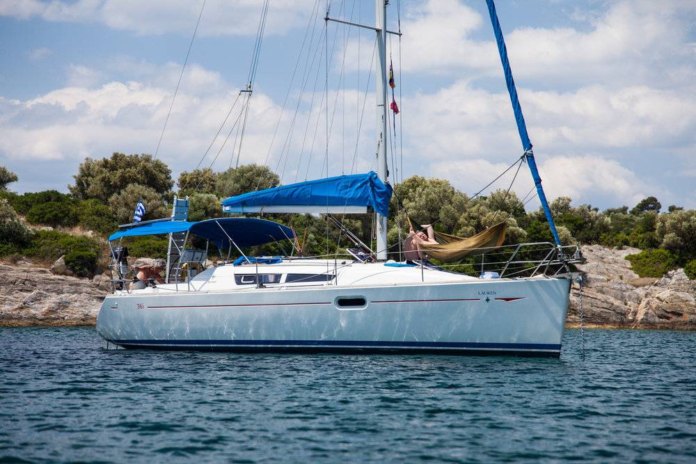 Houseboat ∙ 2 Bedrooms ∙ 4 Guests - Greece