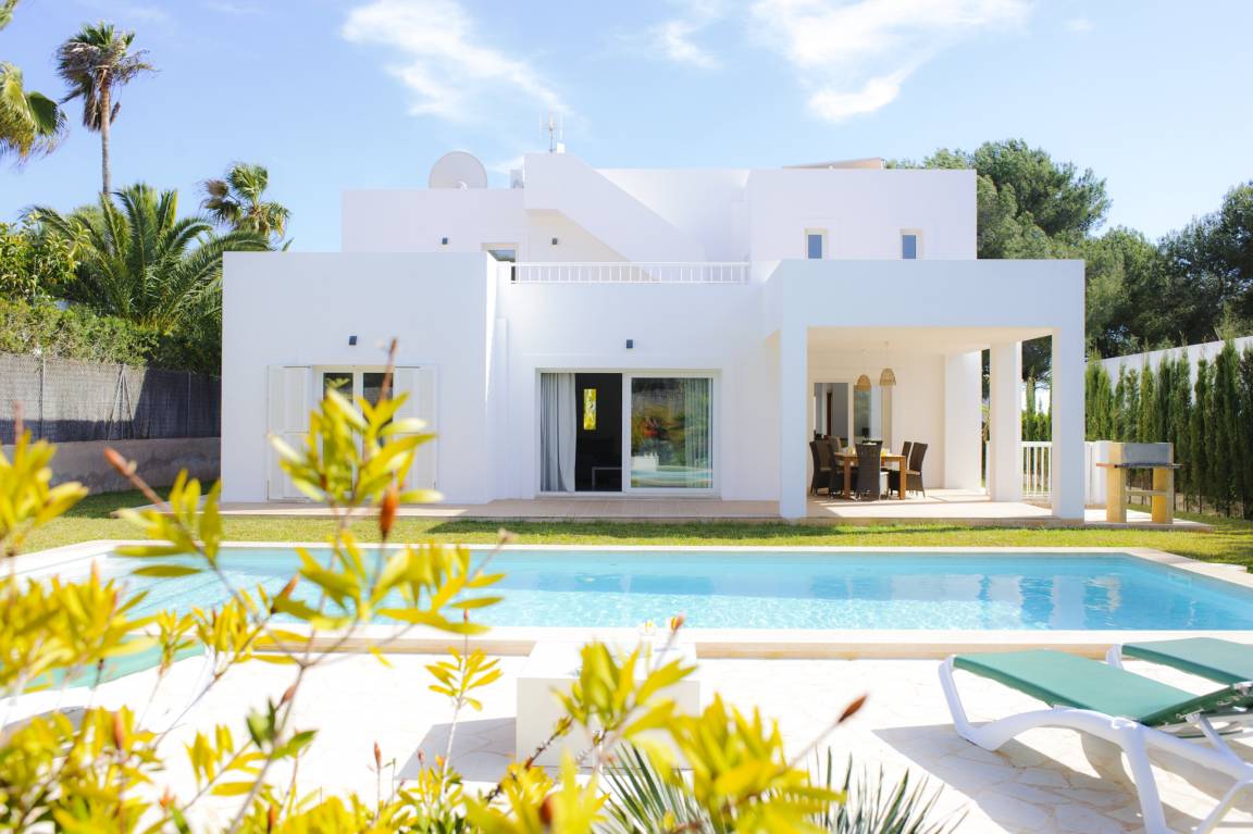 250 M² Villa ∙ 4 Bedrooms ∙ 8 Guests - Cala d'Or