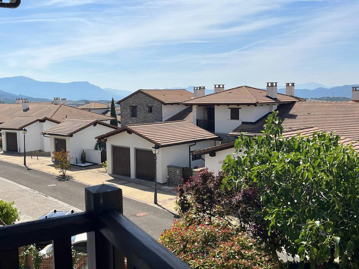 85 M² Apartamento ∙ 3 Habitaciones ∙ 7 Huéspedes - Sabiñánigo
