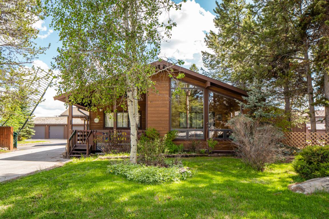 260 M² Cabin ∙ 3 Bedrooms ∙ 10 Guests - West Yellowstone, MT