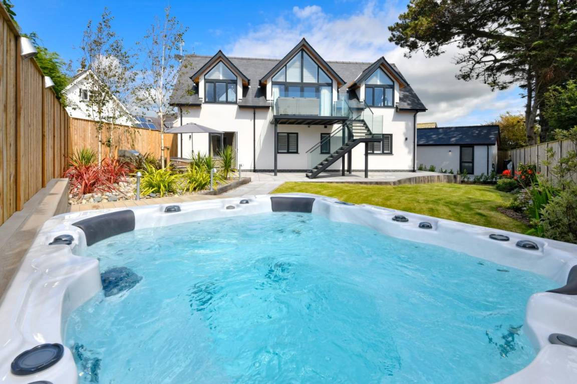 Cottage ∙ 4 Bedrooms ∙ 8 Guests - Abersoch