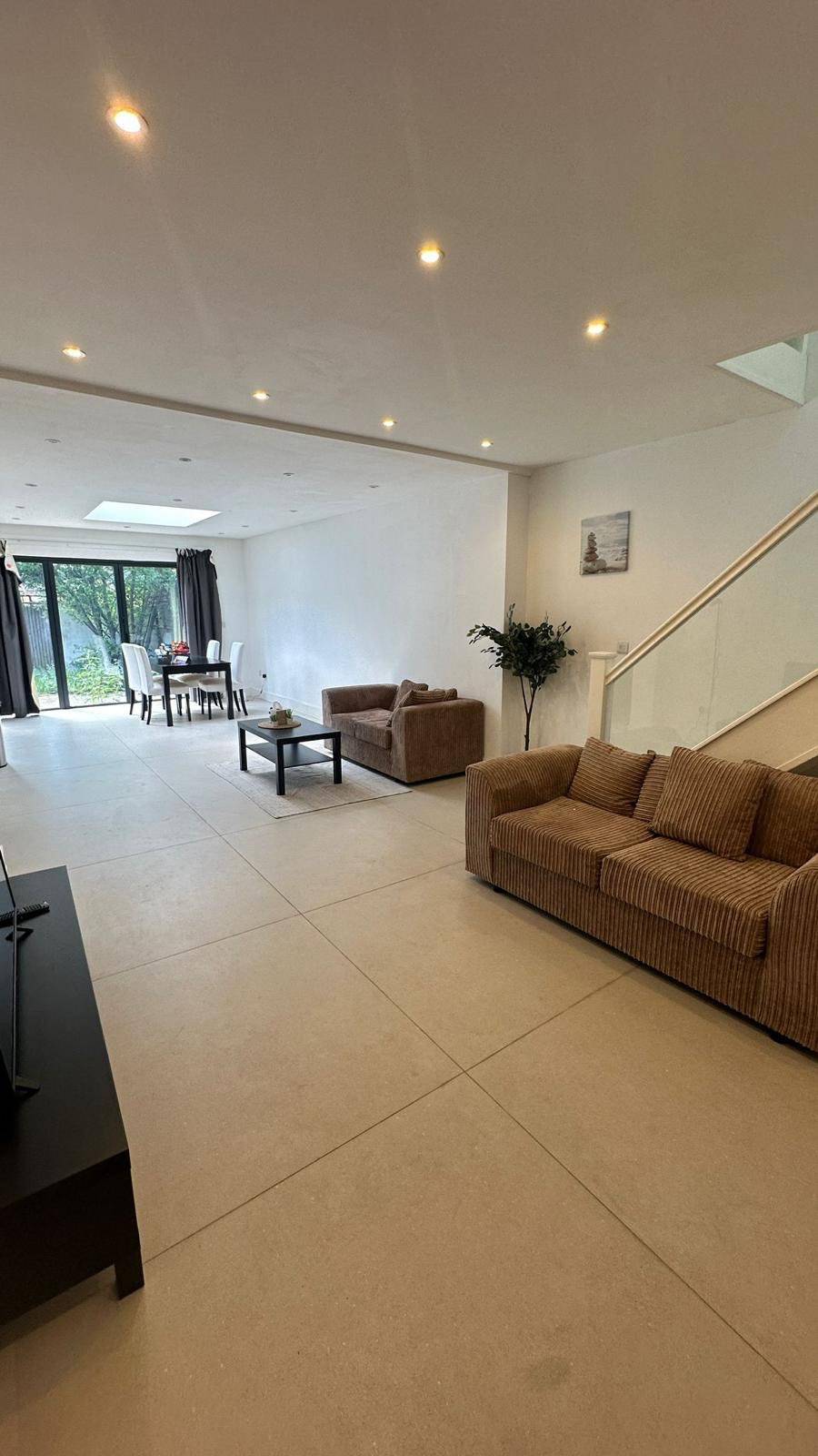 100 M² House ∙ 3 Bedrooms ∙ 6 Guests - London