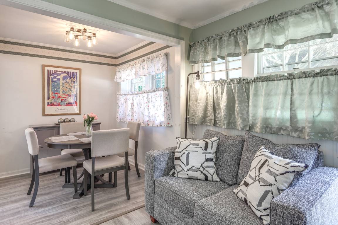 92 M² Cottage ∙ 2 Bedrooms ∙ 3 Guests - New England