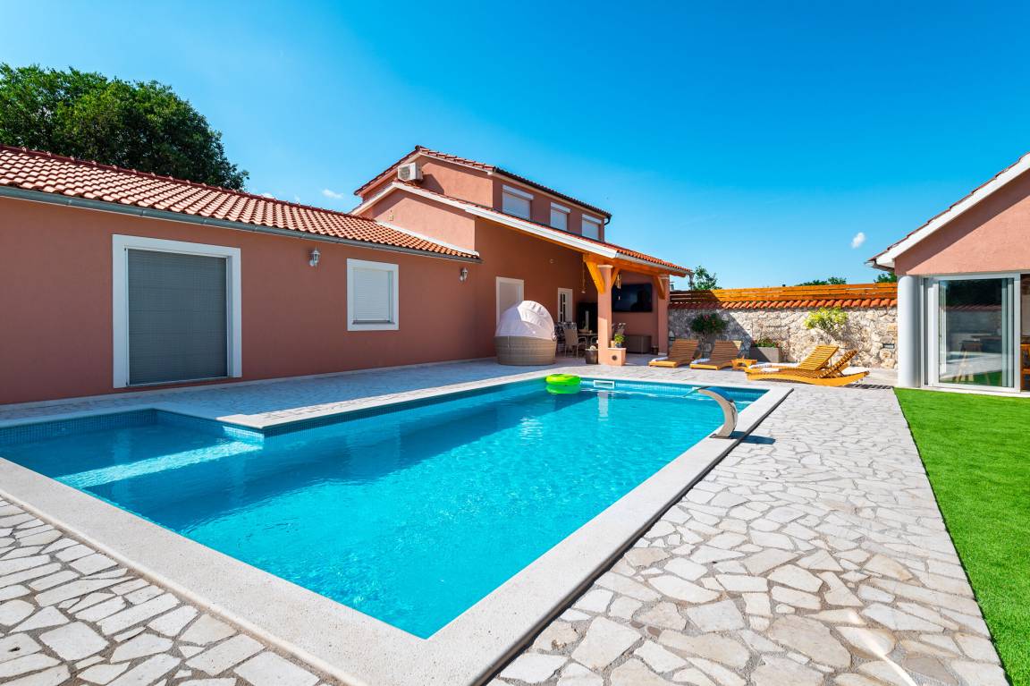 120 M² House ∙ 2 Bedrooms ∙ 6 Guests - Skradin